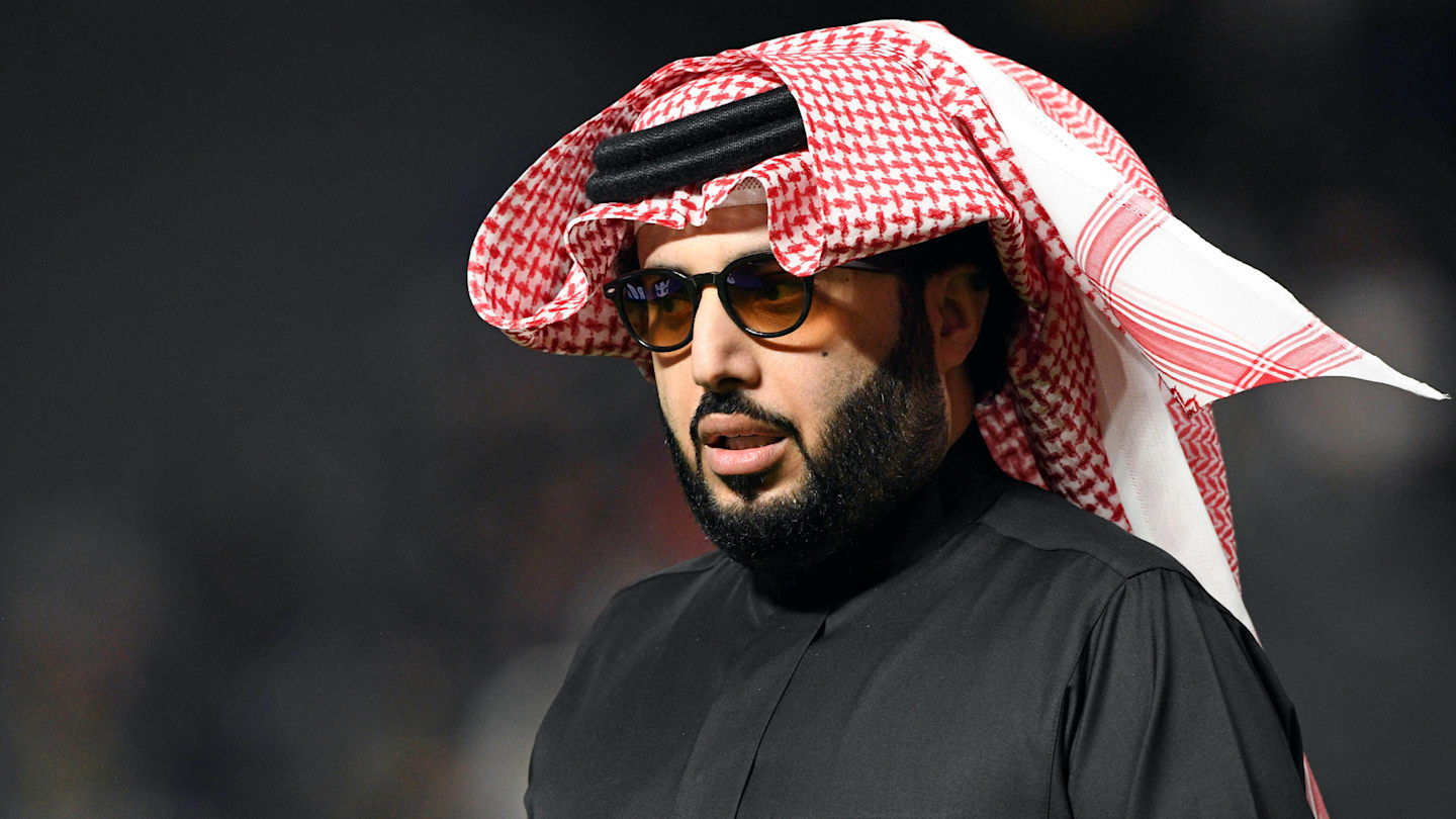 Turki Alalshikh Under Fire For Actions During Hamzah Sheeraz vs Carlos ...