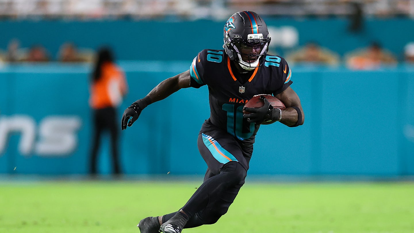 Tyreek Hill lashes out at Dolphins reporter over future speculation