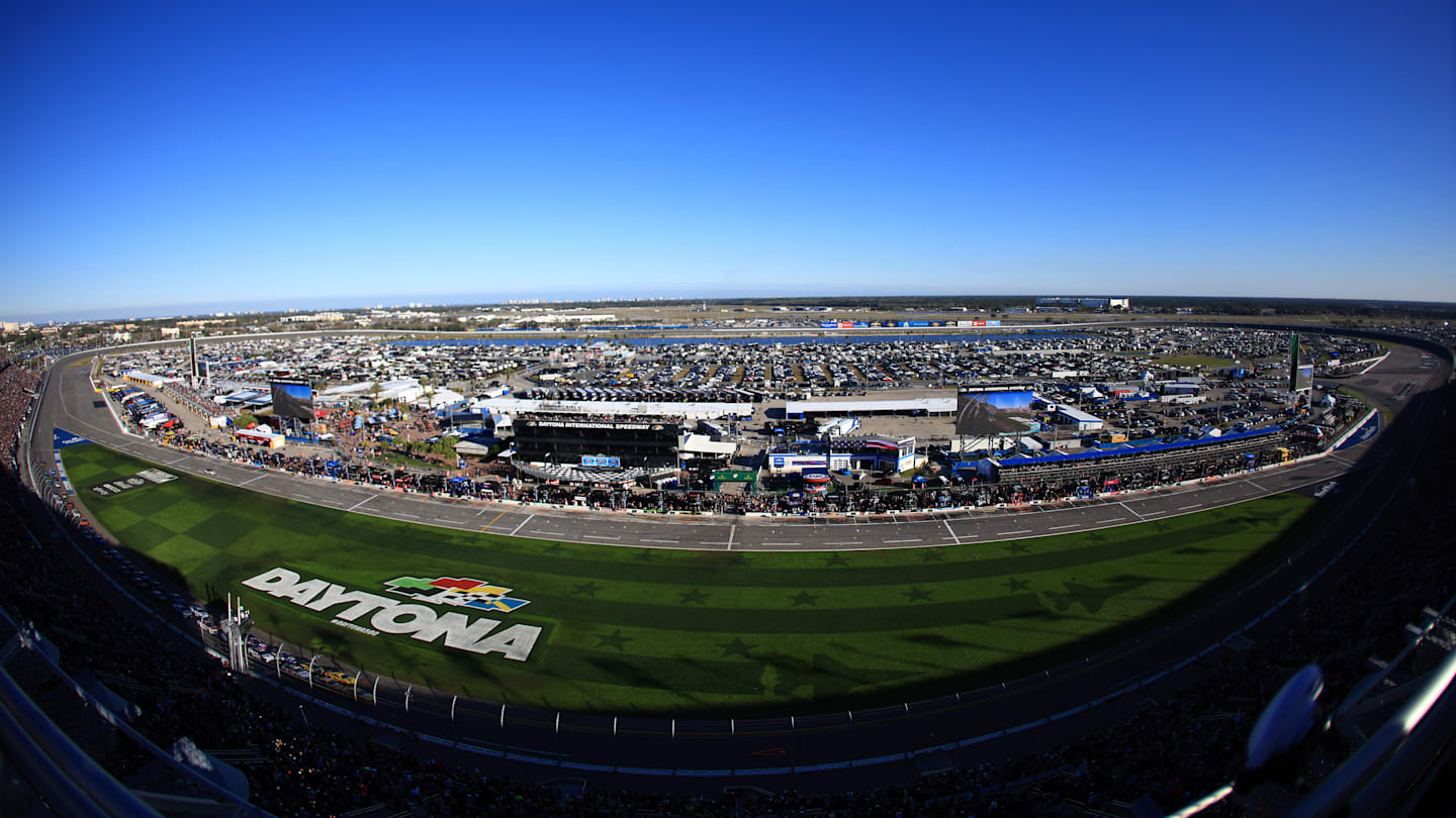 When does the 2025 Daytona 500 start (if there's no rainout)?