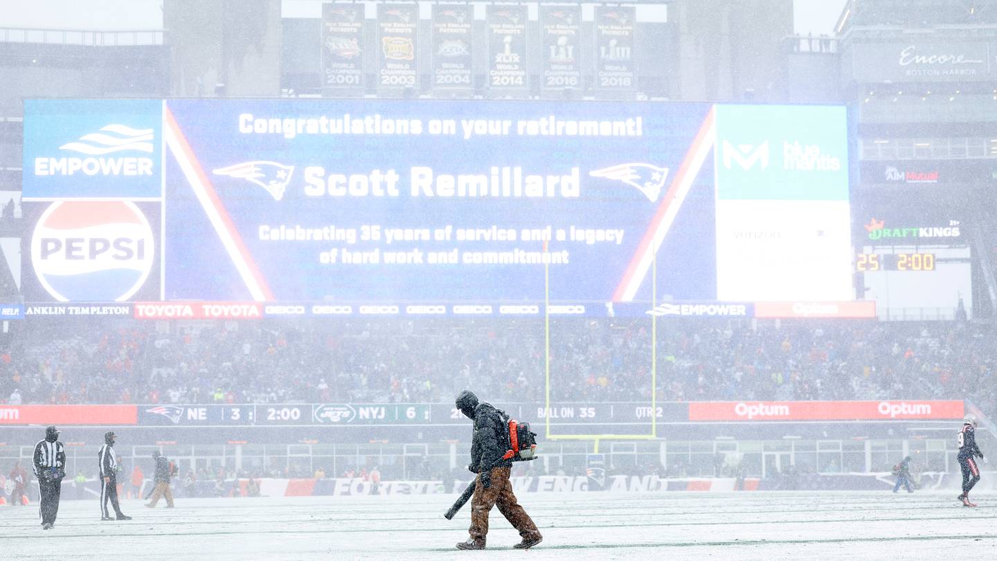 Is Gillette Stadium heated? How Patriots keep snow from turning games ...