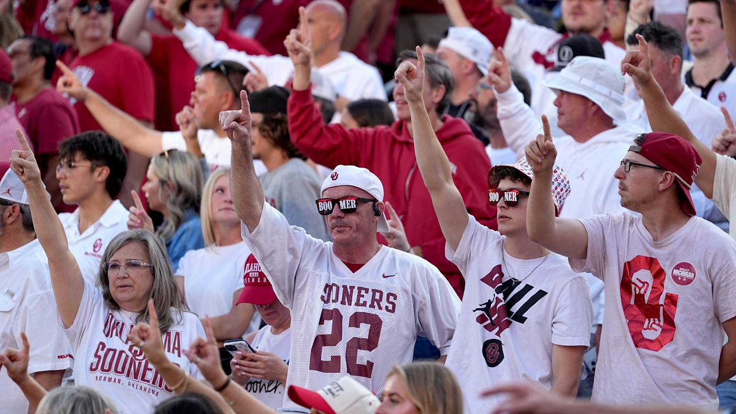 Temple fans hyped all week only to watch OU take over their own stadium