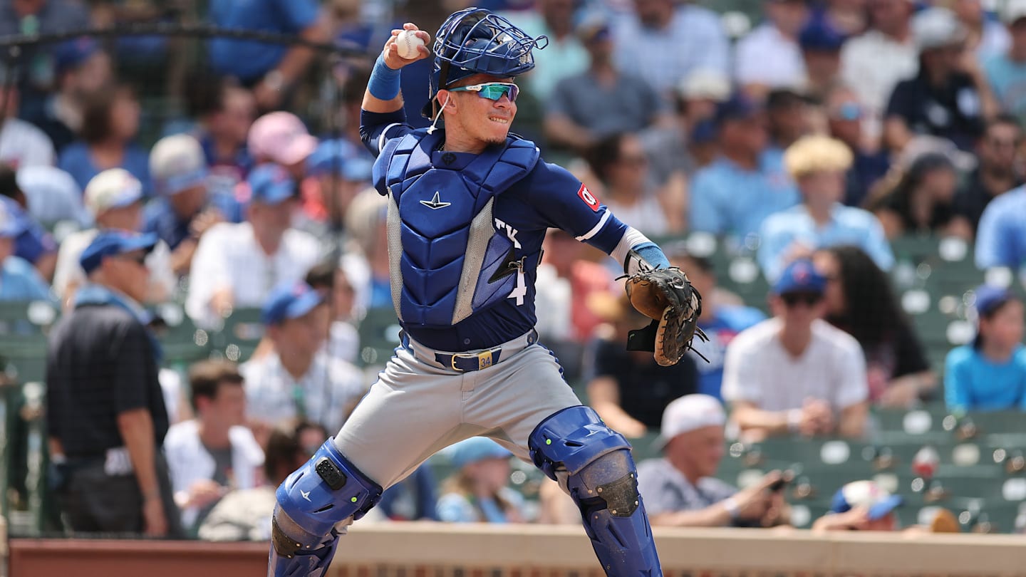 Padres find desired catching help in unexpected trade with Royals