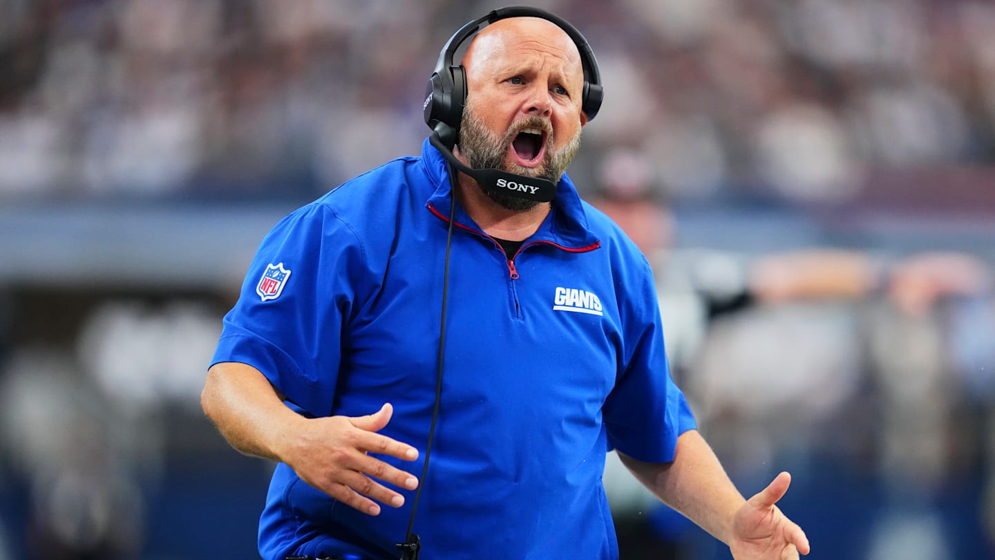 Giants fans are literally screaming at Brian Daboll to bench Russell Wilson