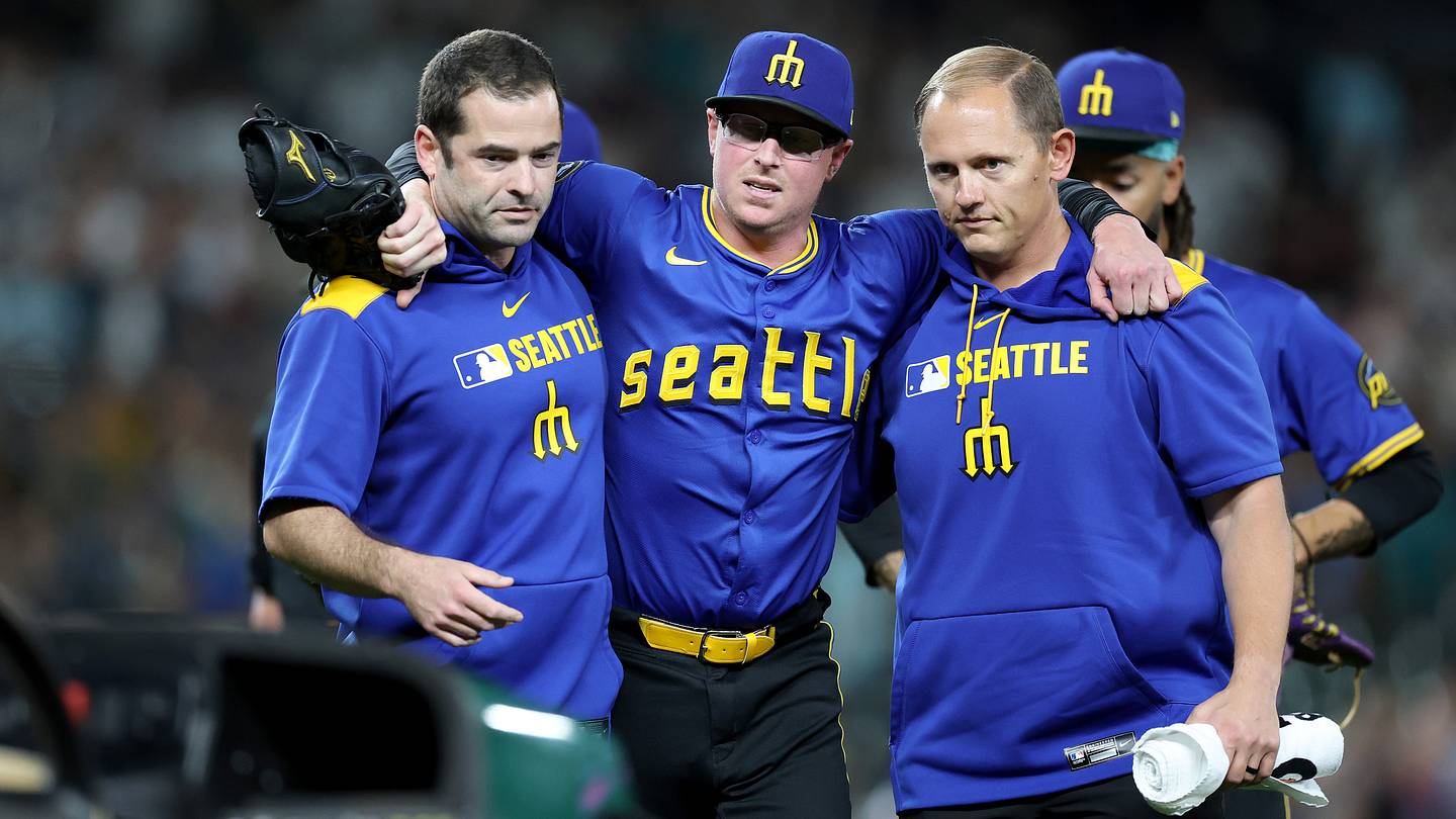 Injured Mariner's group celebration was most heartwarming clinch moment