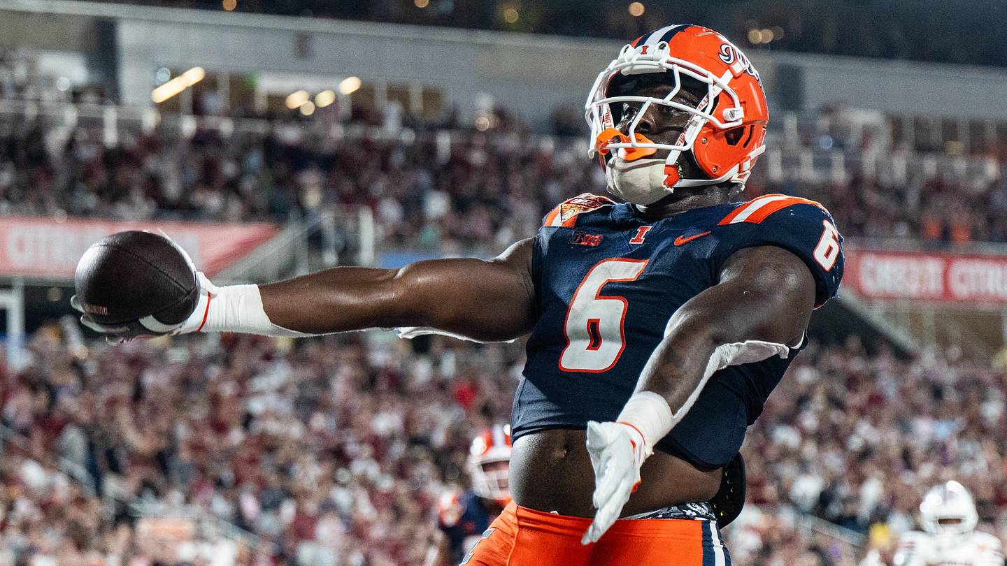 Illinois Football Finishes No. 16 in AP Poll as Fans and Experts Look Ahead