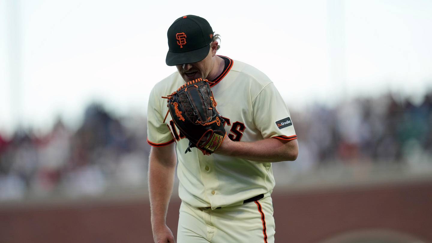 Padres dominate in 10-5 victory over Logan Webb and the sputtering Giants