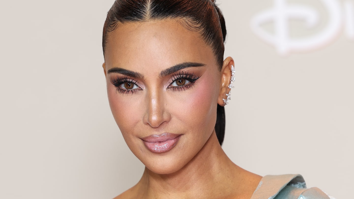 Kim Kardashian gives an emotional tour of her California Bar exam study ...