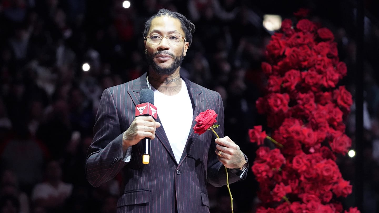 Derrick Rose is Literally Giving Chicago Bulls Fans Their Flowers with ...