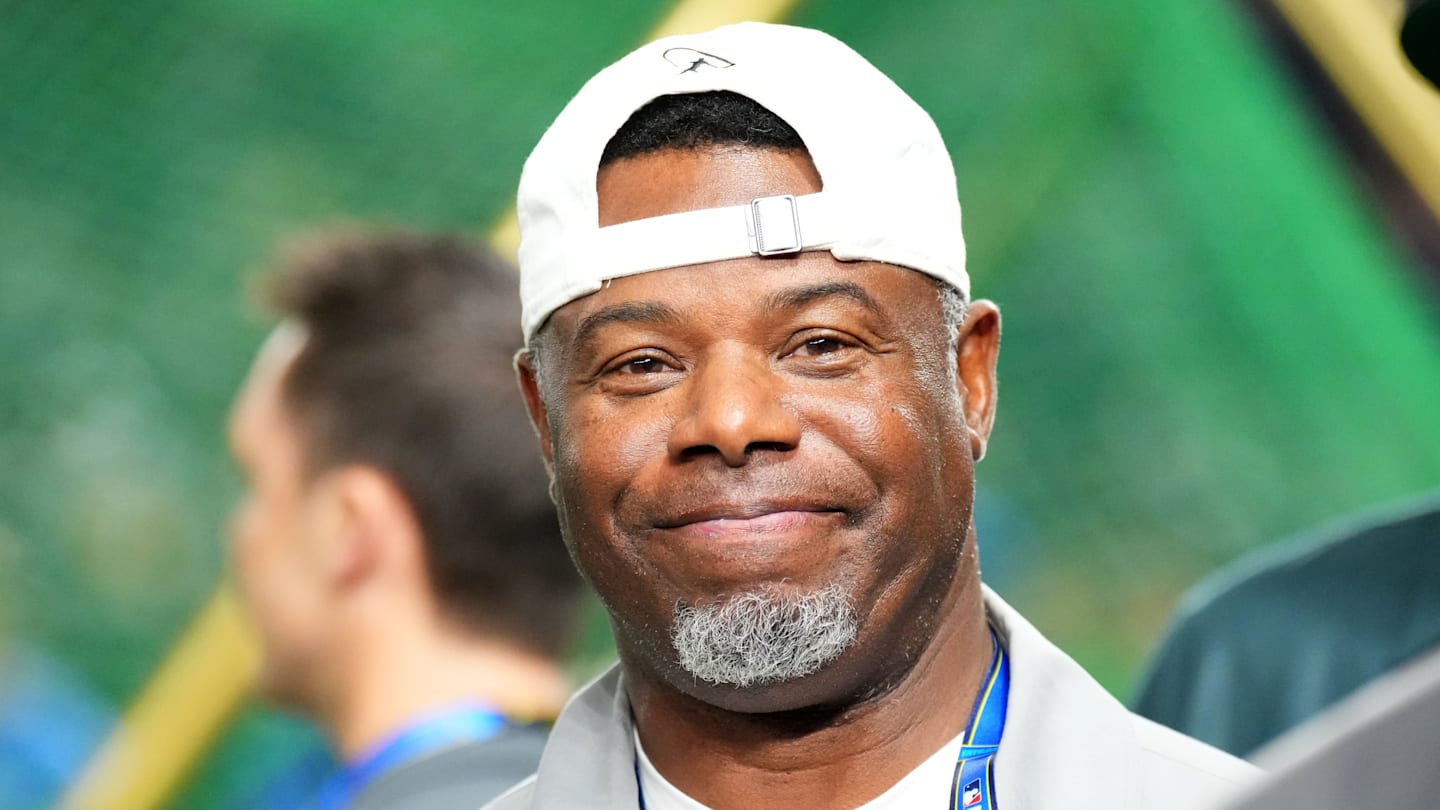 Mariners News: Ken Griffey Jr. goes viral, Logan Evans award, Emerson ...