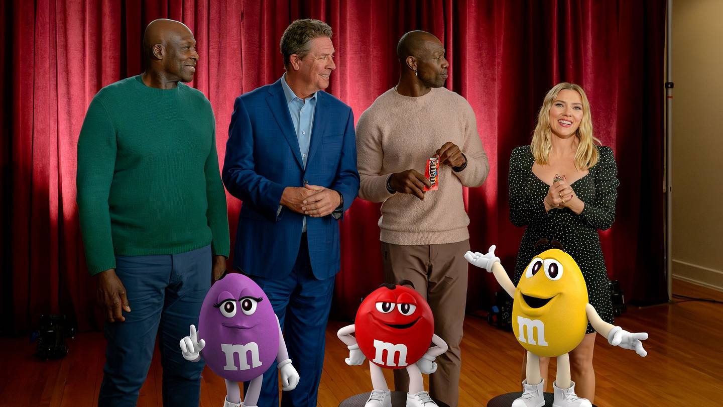 Scarlett Johansson celebrates M&M’S playful side in the SBLVIII commercial