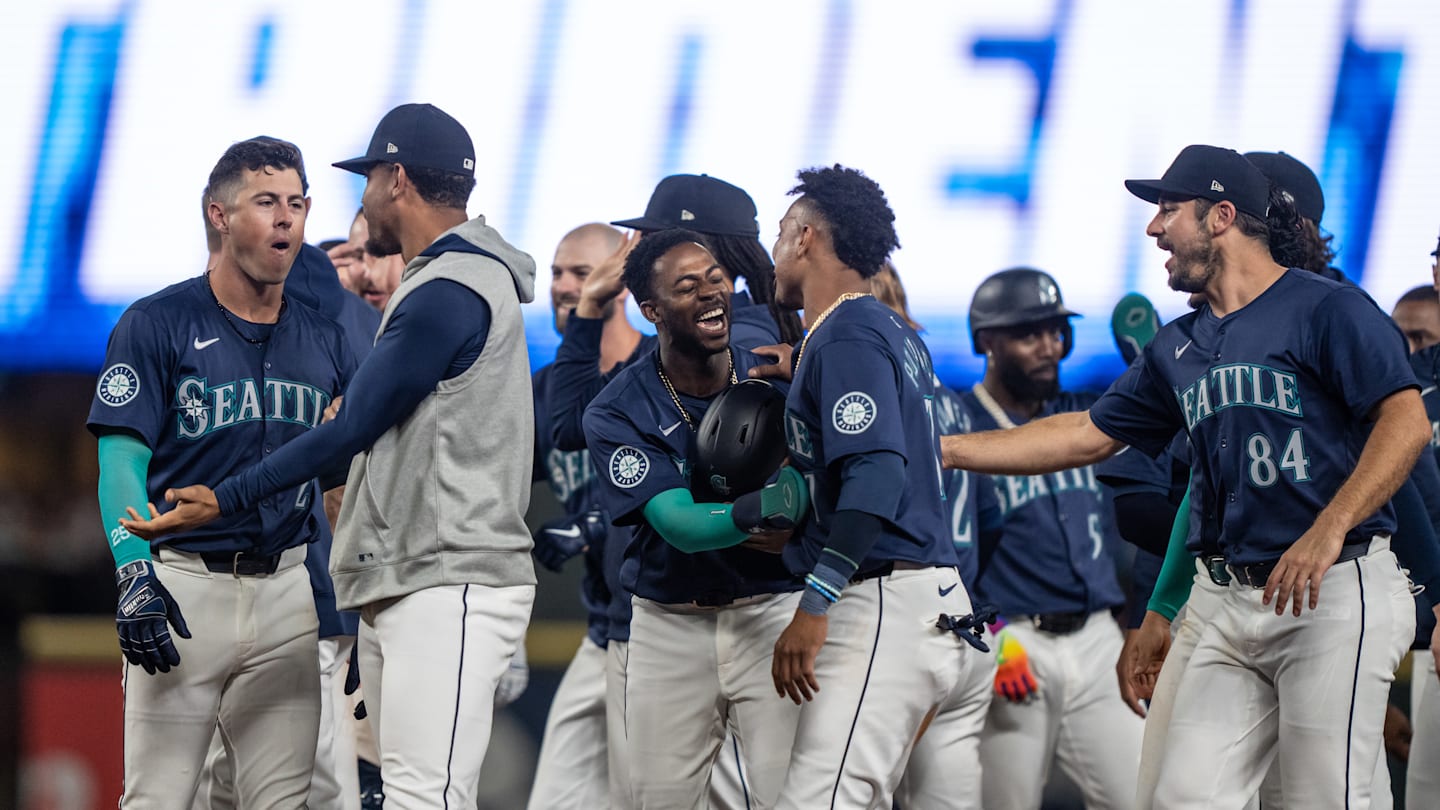 Mariners reveal answer to team's second base question and fans will be ...