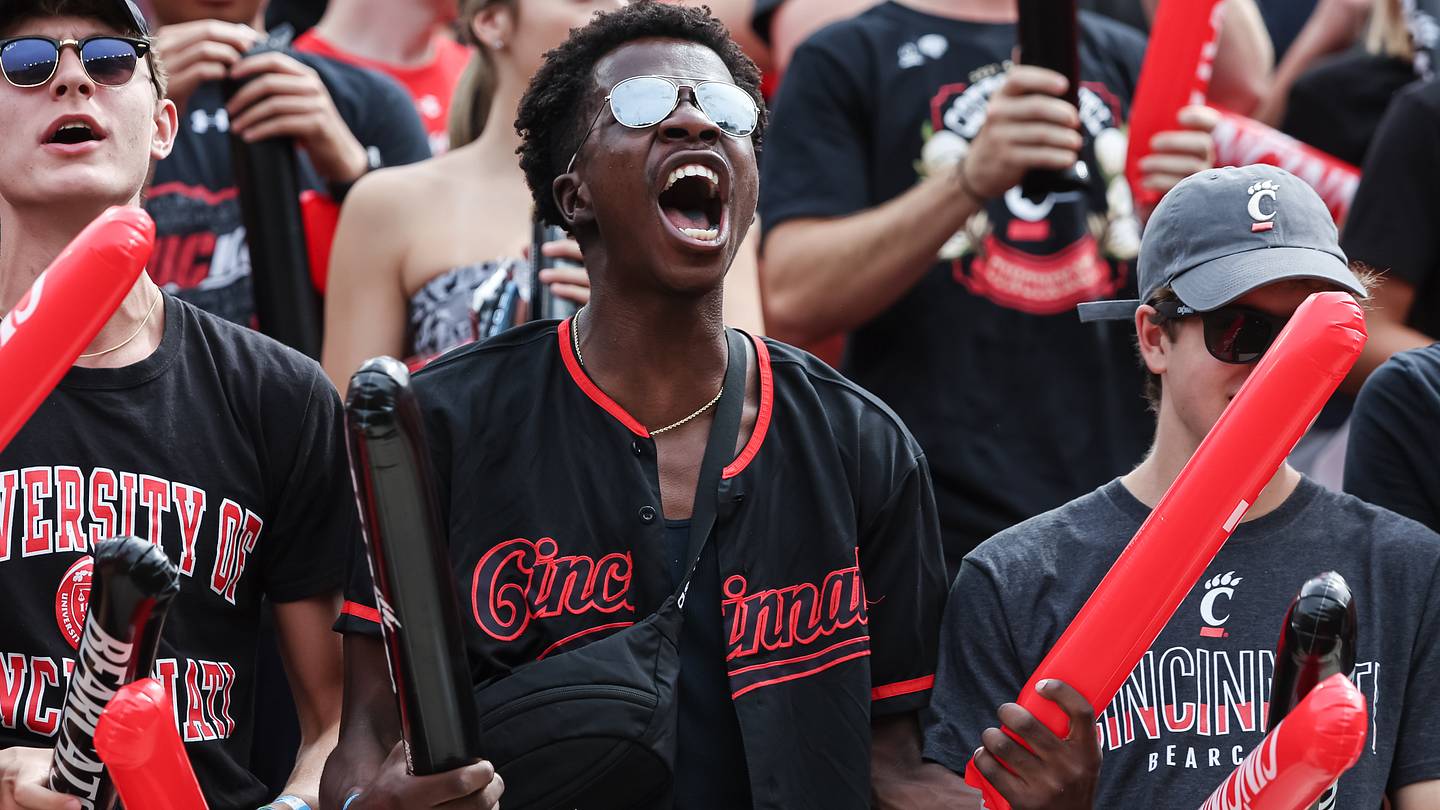 Cincinnati fans still complaining about controversial call in loss to ...