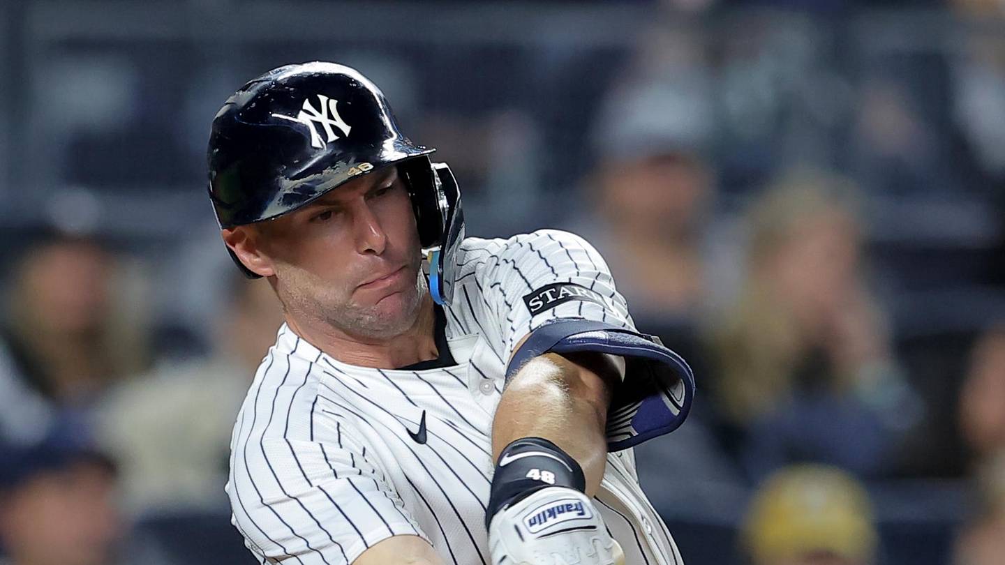 Yankees Solidify First Base Group With Returning Veteran