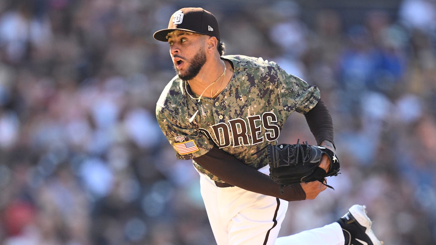 Padres re-sign reliever to minor-league contract after stint in Japan