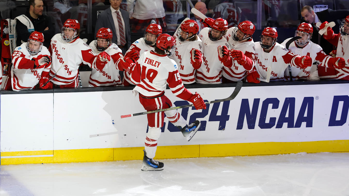 NY Islanders' Quinn Finley named Hobey Baker Award fan vote finalist