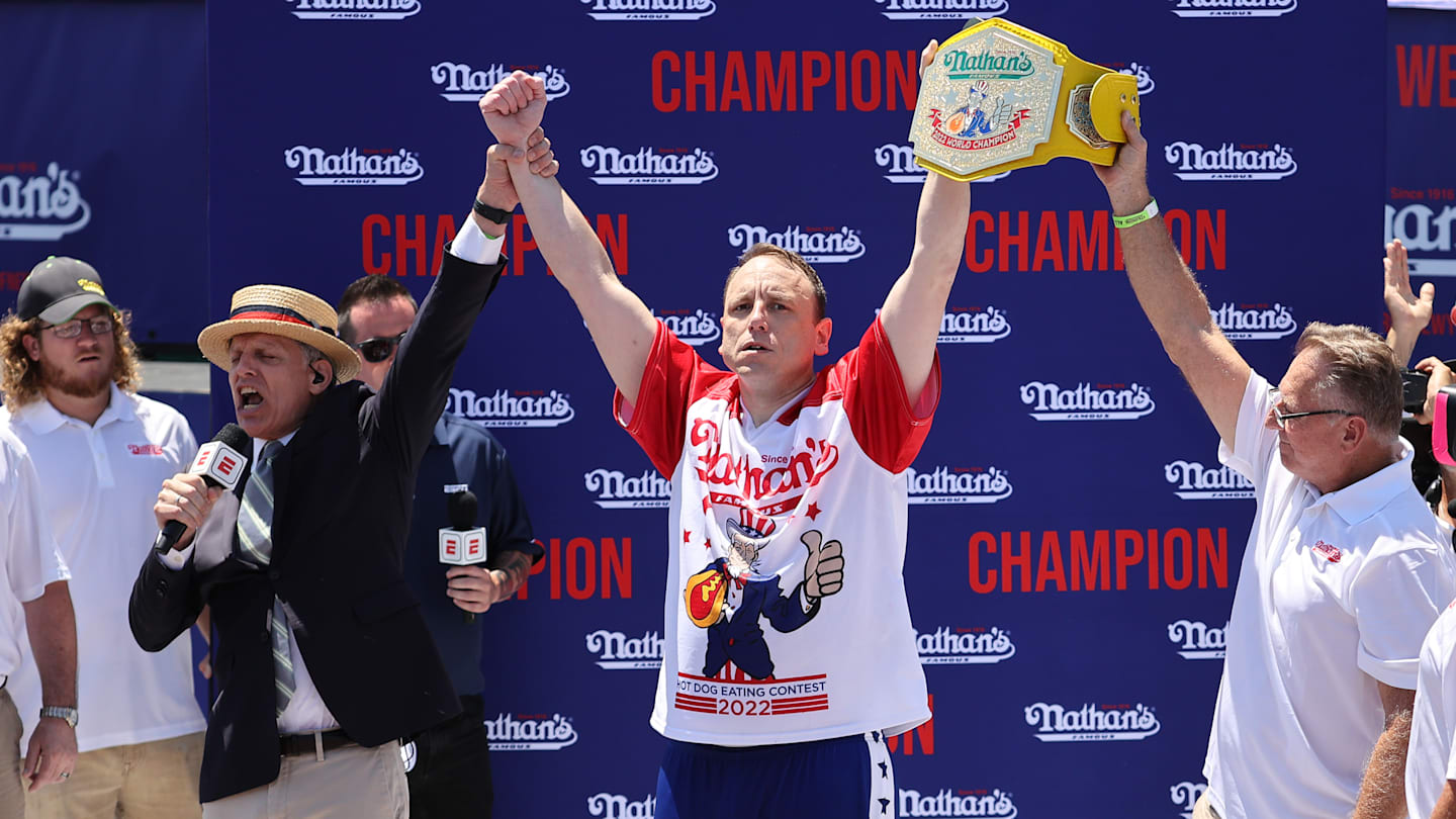 Joey Chestnut’s eating contest records, net worth, Hot Dog Contest wins ...