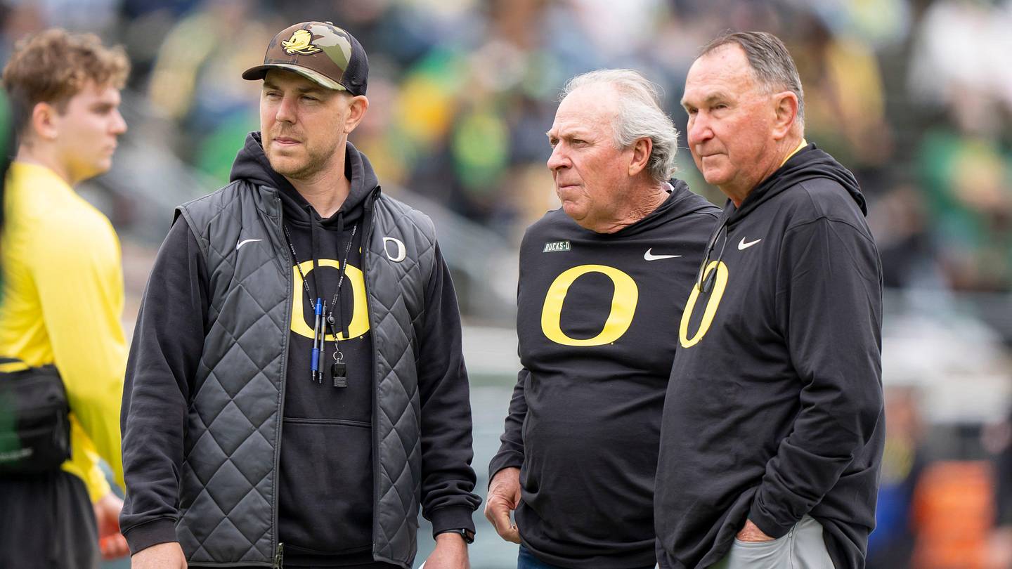 Coaching bombshells shake up Oregon playoff run