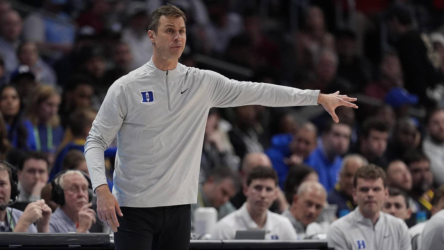 Jon Scheyer under fire for questionable late decision that nearly cost ...