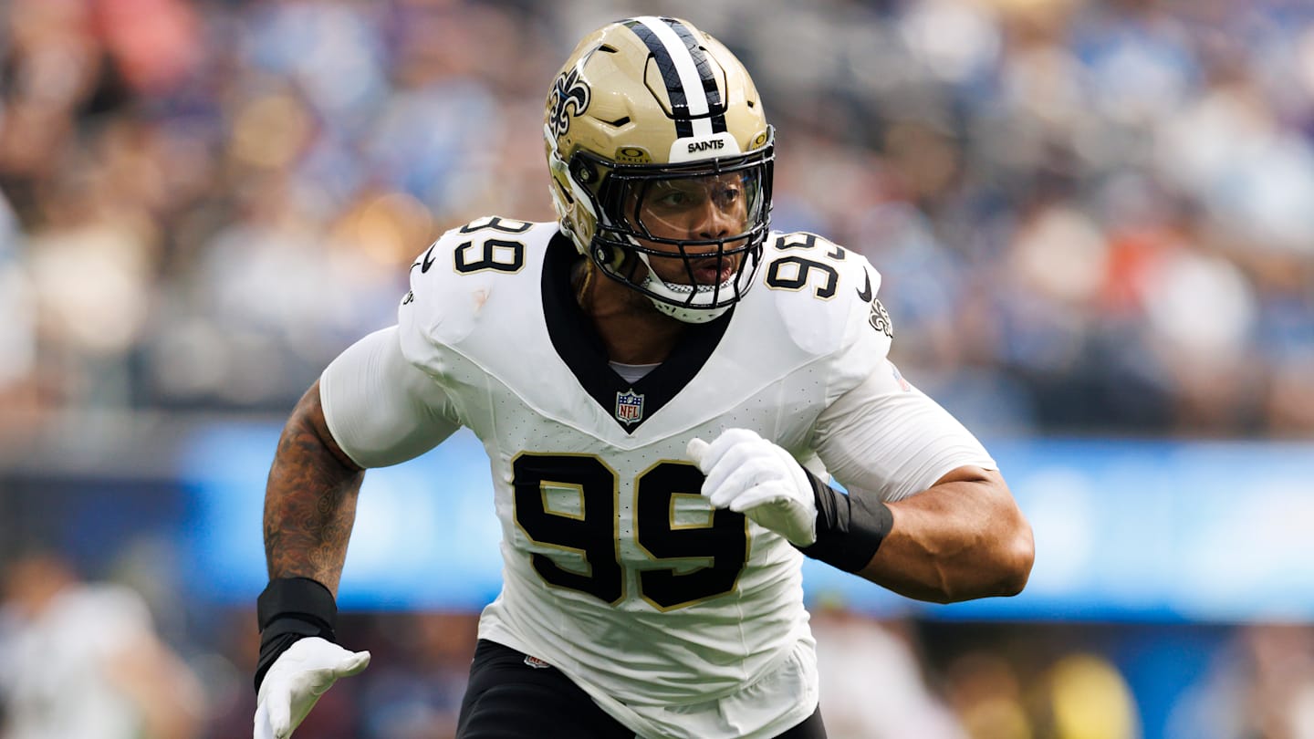 Former No. 2 overall pick offered as solution to Lions' edge rusher void