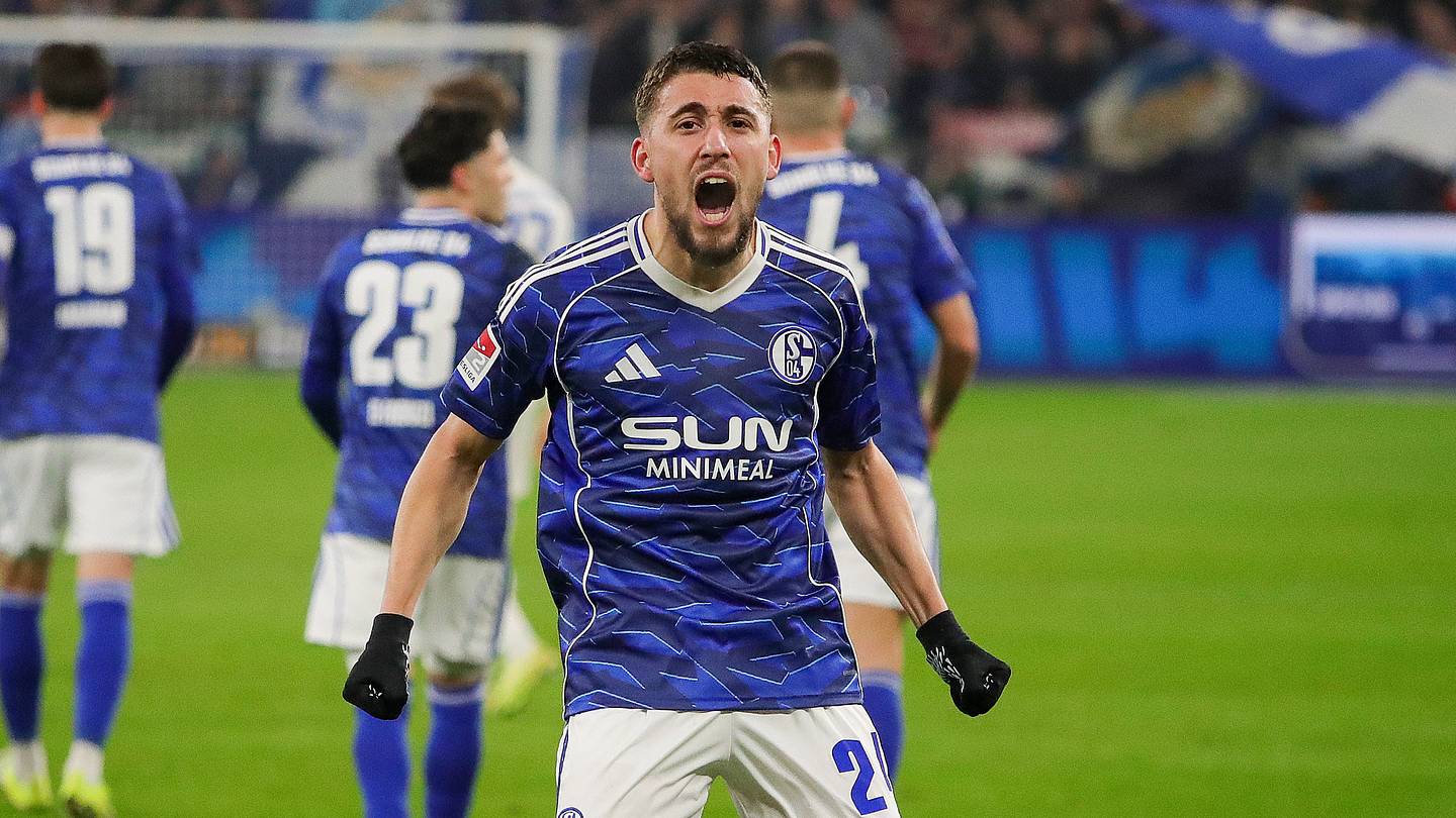Nur auf der Durchreise? Schalke-Star Aouchiche spricht über großen ...