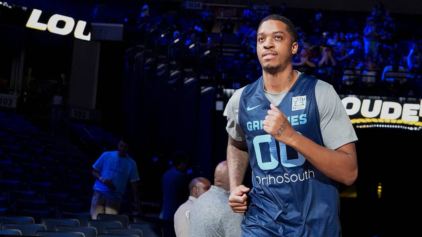 Armando Bacot dominates in his NBA G-League debut