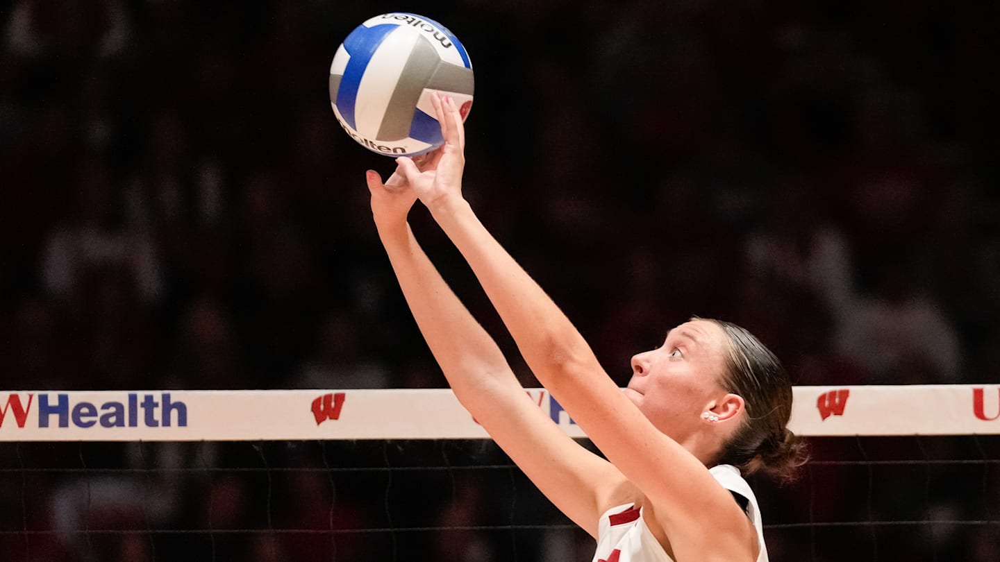 Two former Wisconsin volleyball players find new homes through the portal