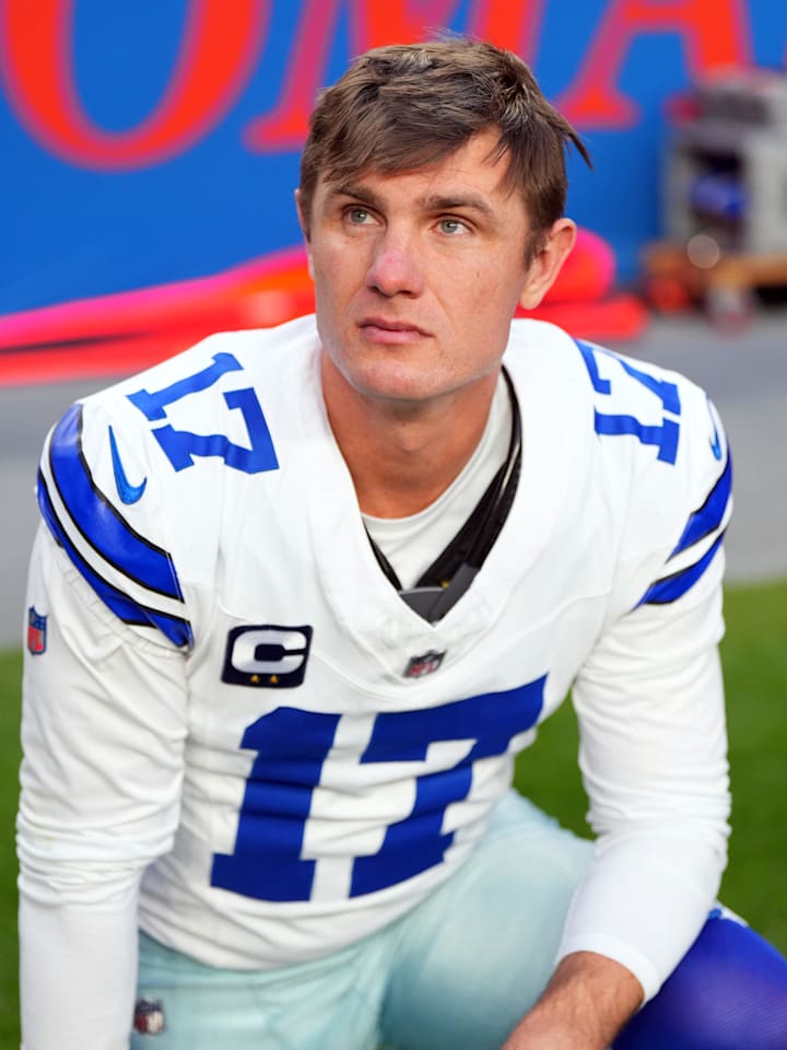 TEARS OF “IRON MIKE”: Brandon Aubrey Bows His Head After Mistakes That May Have Ended the ...