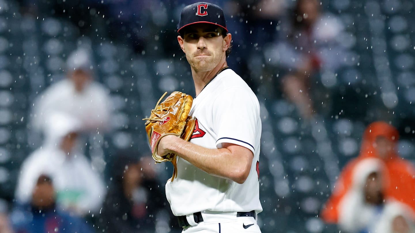 Guardians announce intention as trade deadline seller by sending fan ...