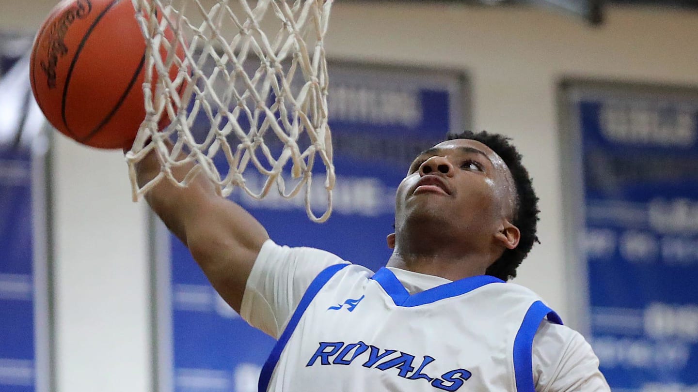 Kansas basketball signee Darryn Peterson makes appearance at Jayhawks ...