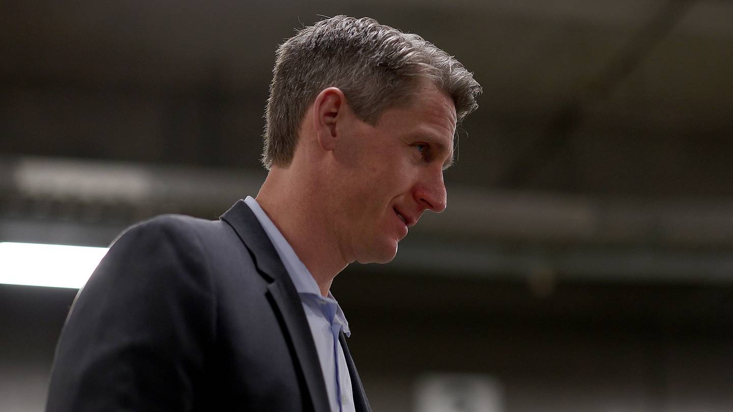 Oilers coach Kris Knoblauch makes the biggest call of the season