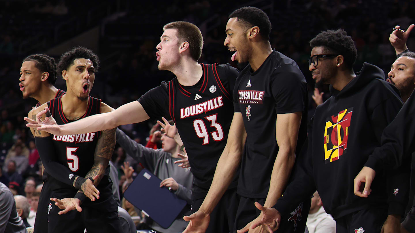Louisville basketball fans can only laugh as they soar past Kentucky in ...
