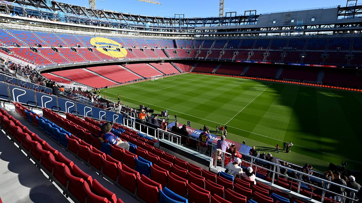 El FC Barcelona entrena a puerta abierta en el Spotify Camp Nou y puede ...