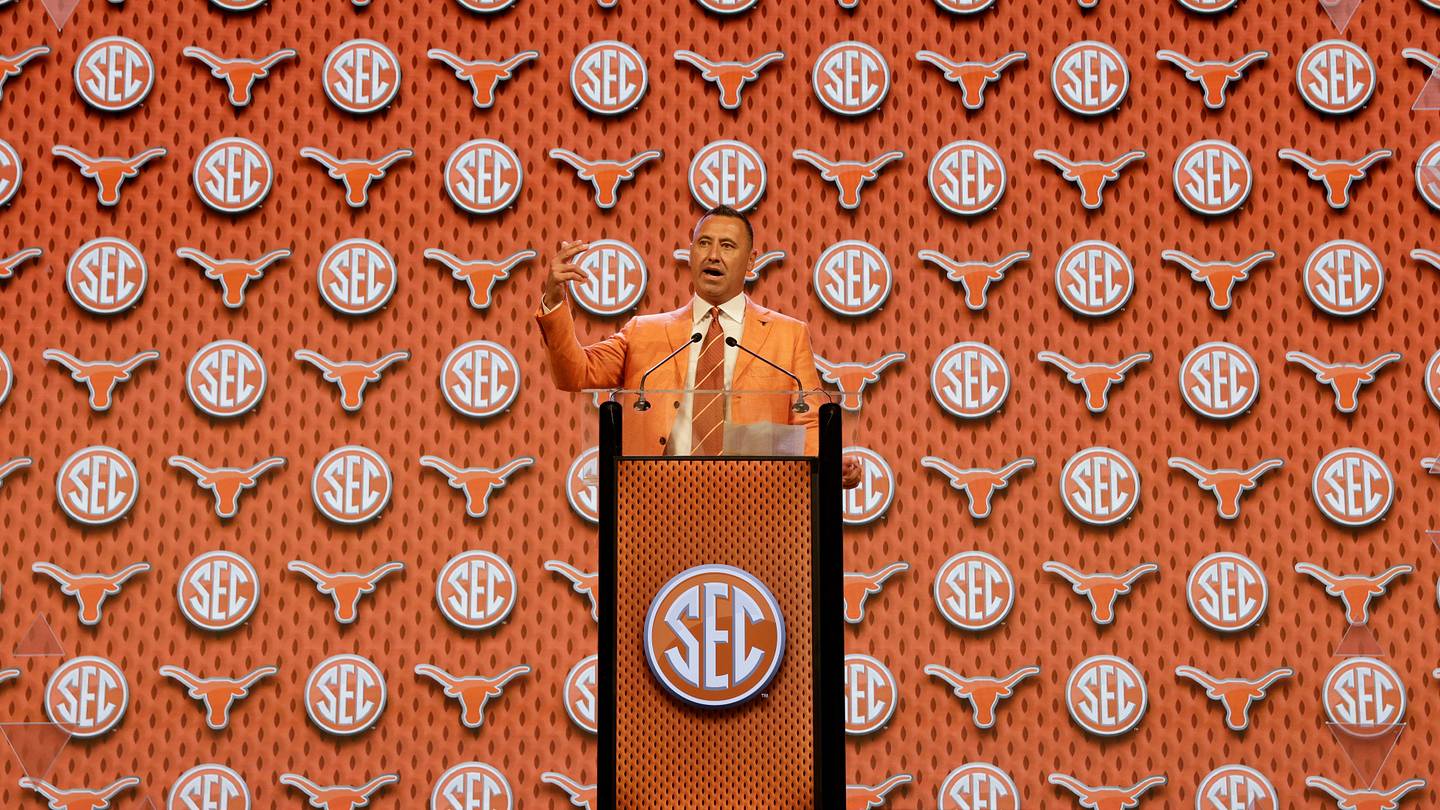 Coach Sark gets honest about Arch Manning and Texas’ 2025 wide receiver ...