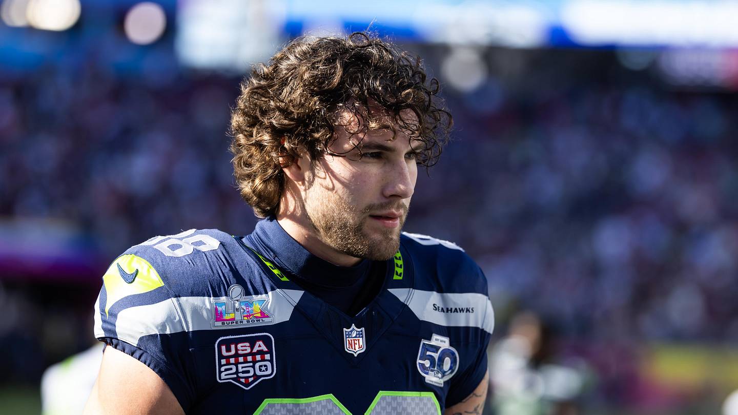 Seahawks' AJ Barner had the perfect reaction to Myles Garrett's NFC ...