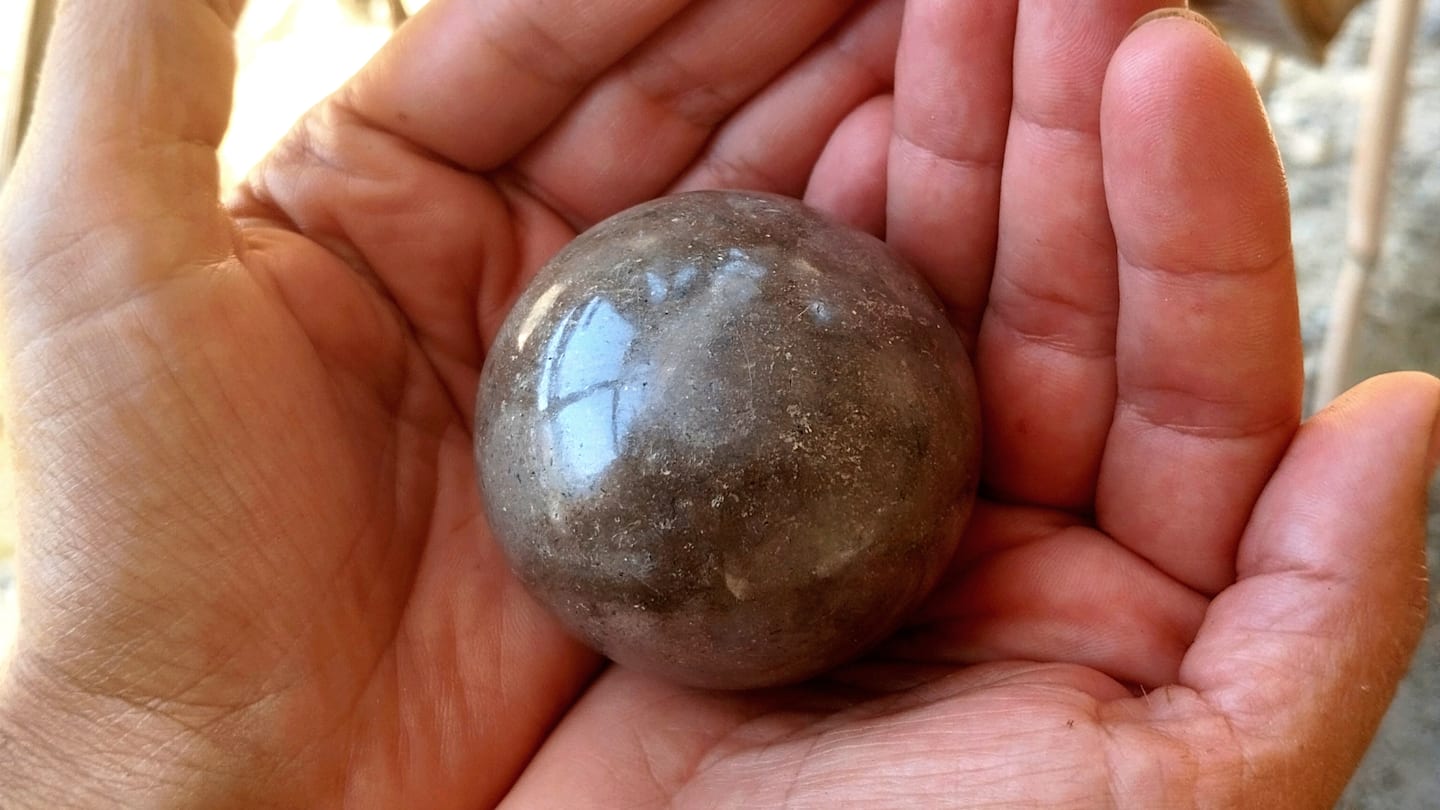 The Meditative Art of Hikaru Dorodango: How Japanese Schoolchildren ...