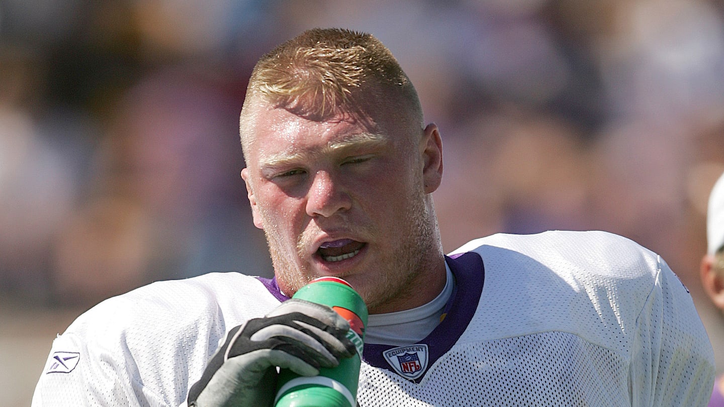 did brock lesnar play football in college