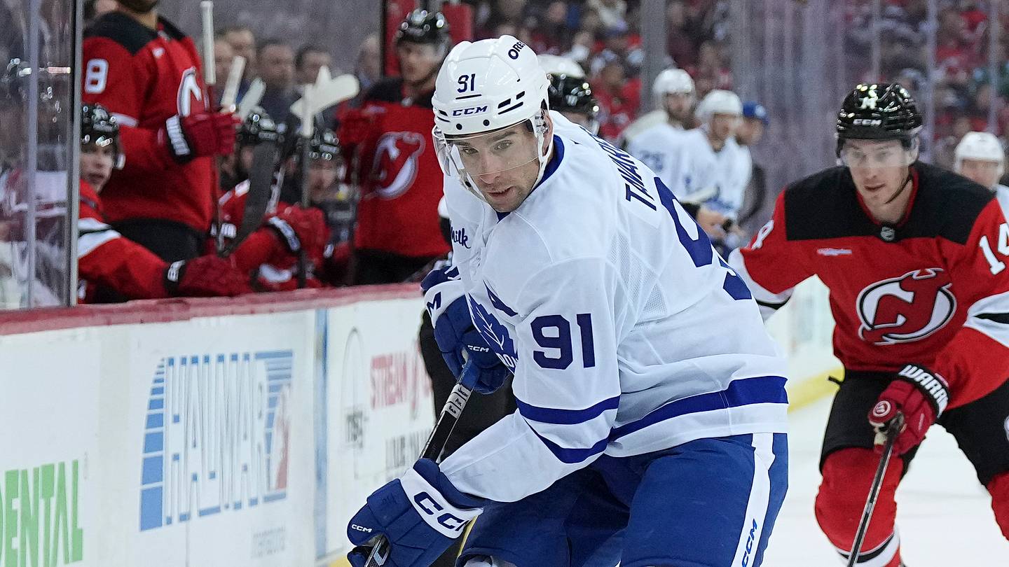 John Tavares could be staying with the Toronto Maple Leafs after all