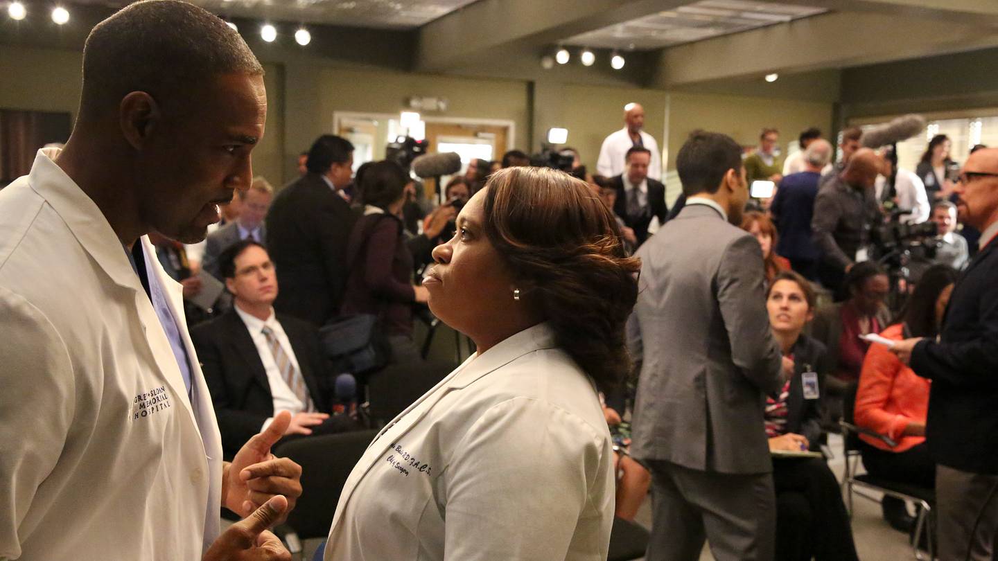Ben Warren is officially back at Grey Sloan Memorial in Grey's Anatomy ...