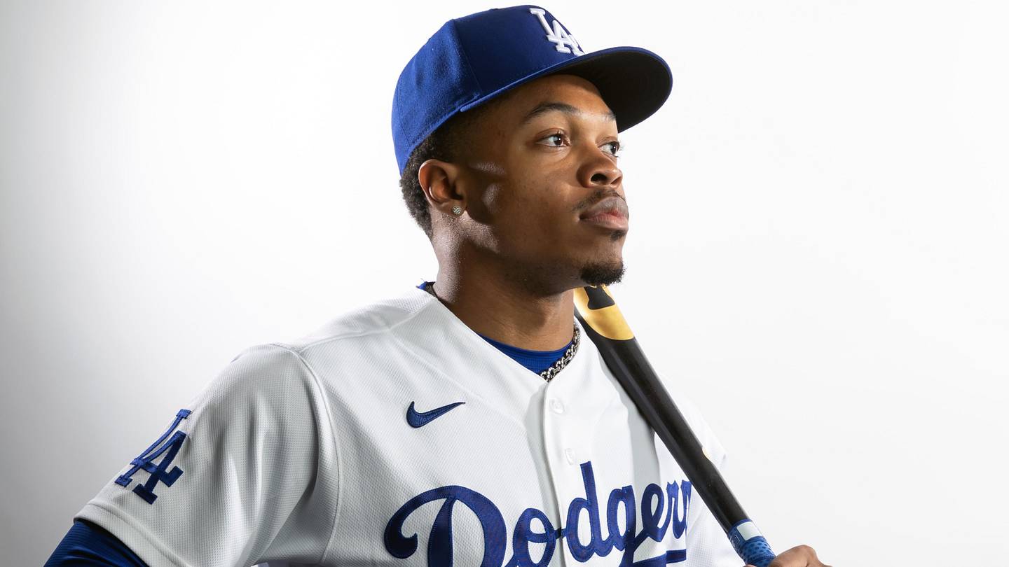 Dodgers top prospect's viral injury with bat dog is creating ...