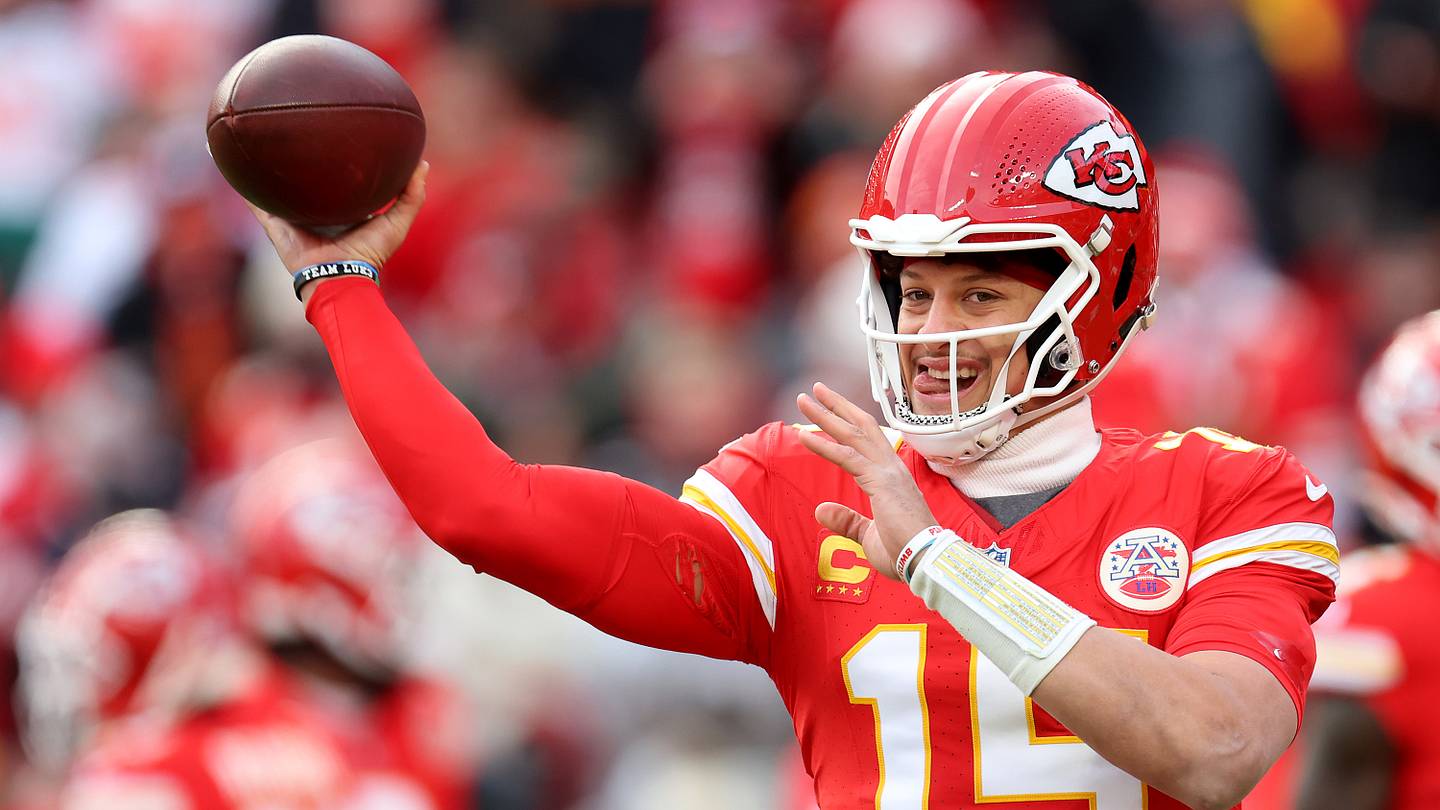 Chiefs 12th man shows up early as refs gift Patrick Mahomes first down ...