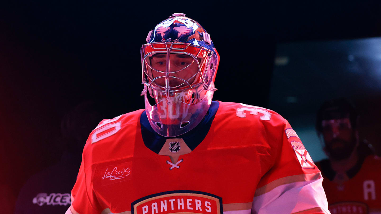 The Chicago Blackhawks may have their goalie of the future in Spencer ...