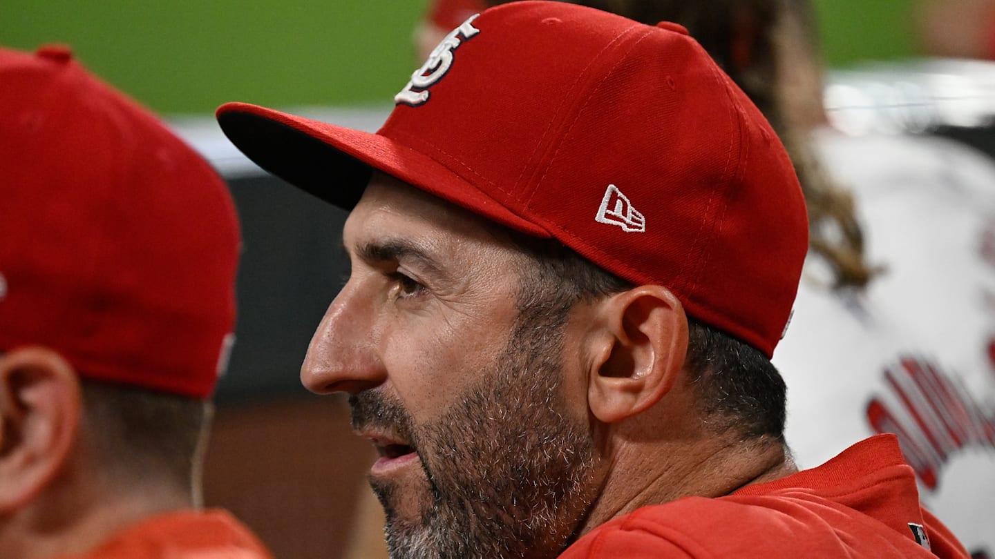 Bench coach Daniel Descalso takes Cardinals' top prospects back to school