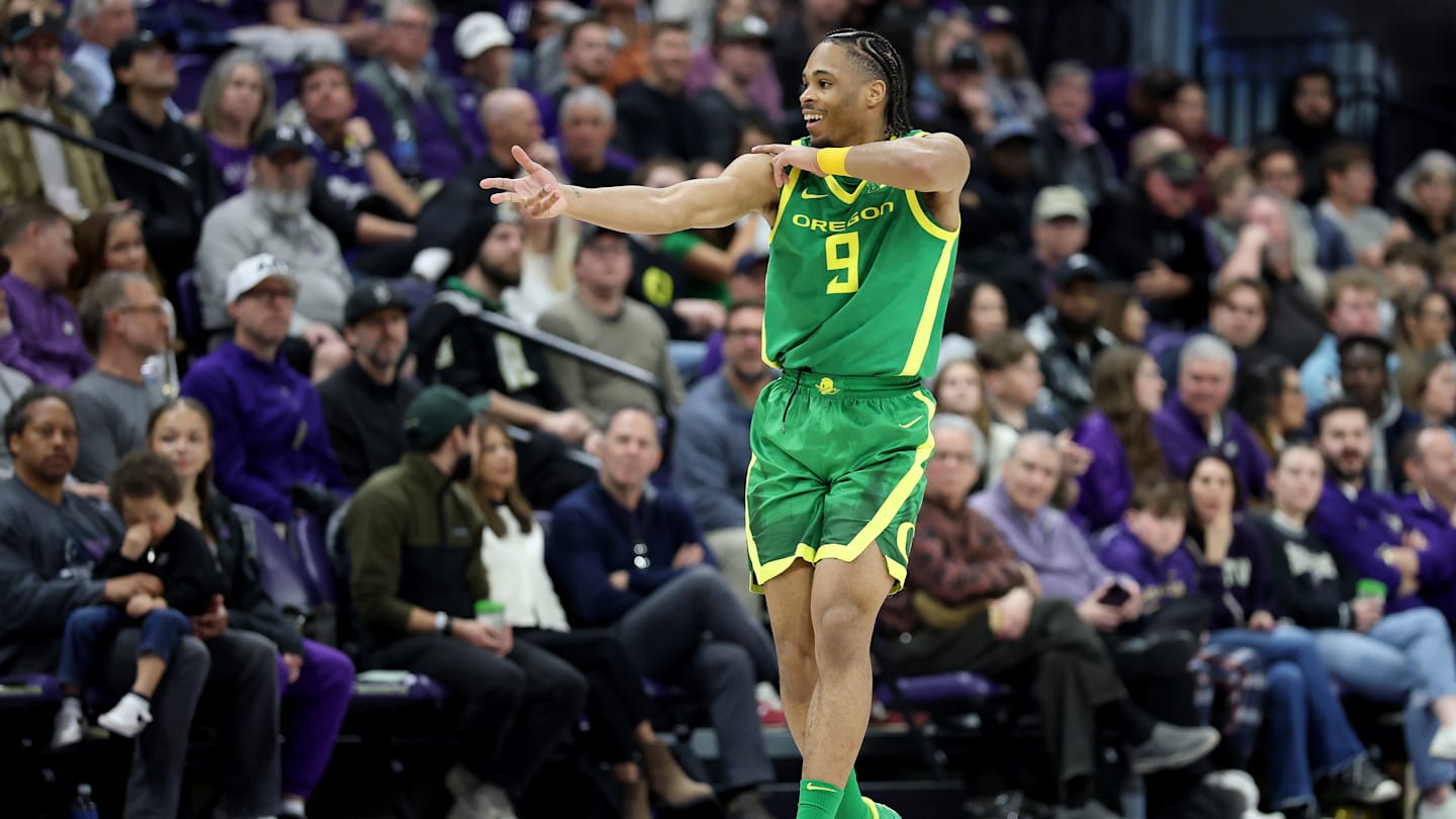 Ducks climb back inside the AP Top 25 ahead of the Big Ten Tournament