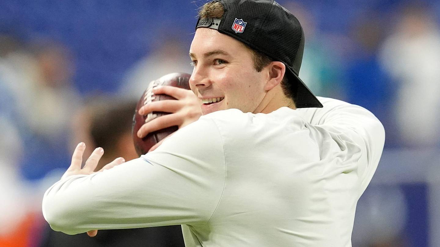 Former Notre Dame quarterback gets his first NFL start in season's ...