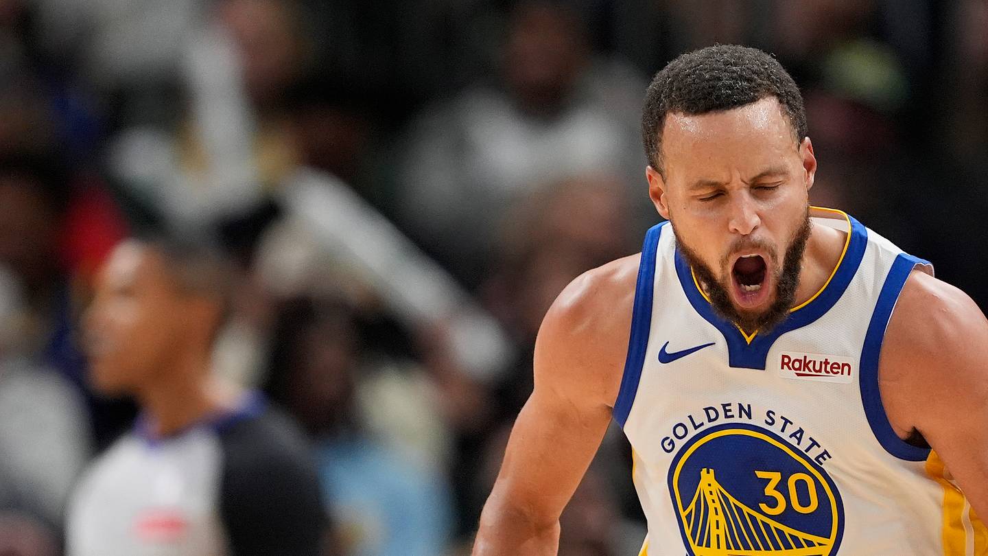 Vintage Stephen Curry quiets doubters and leaves Spurs shocked