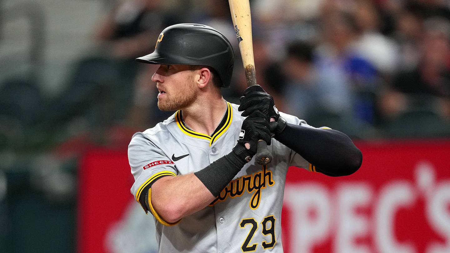 Pirates designate former Yankees outfielder for assignment