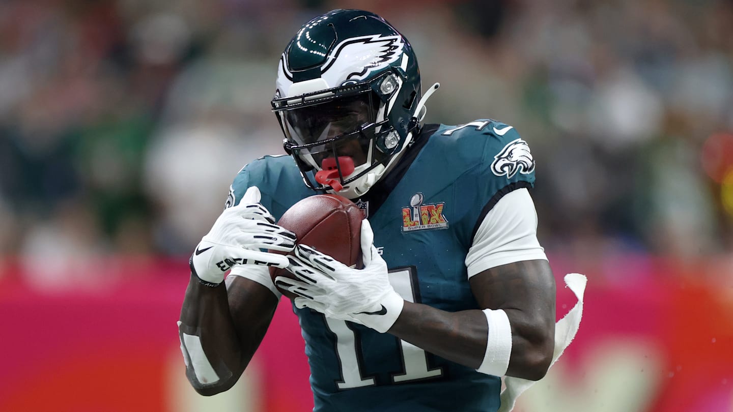 It took just one drive for refs to screw Eagles with controversial penalty