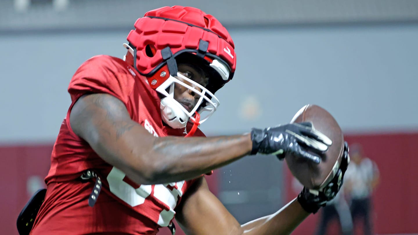 Talented young tight end no longer with Oklahoma football