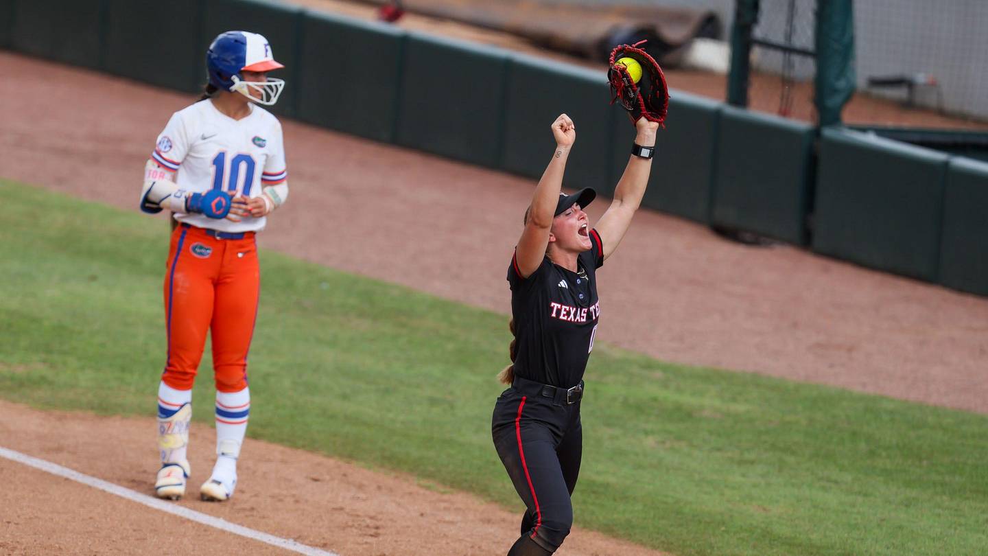 Texas Tech fans celebrate as the Red Raiders run-ruled Florida to ...