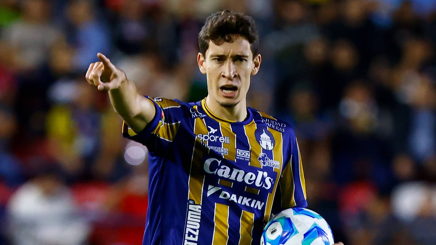 América hace oficial el fichaje de Dourado